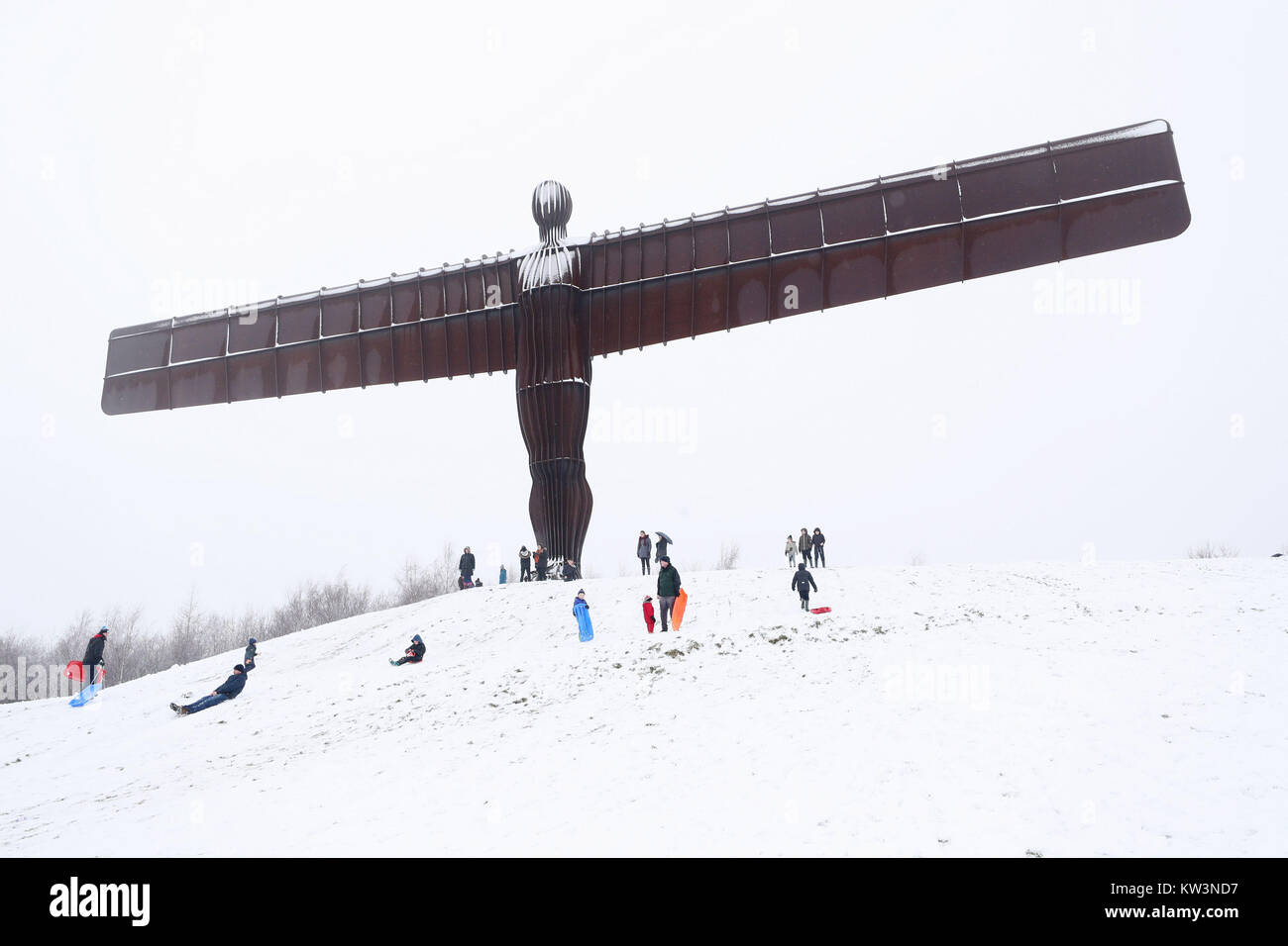 People sledging under the angel of the north in gateshead hi-res stock ...
