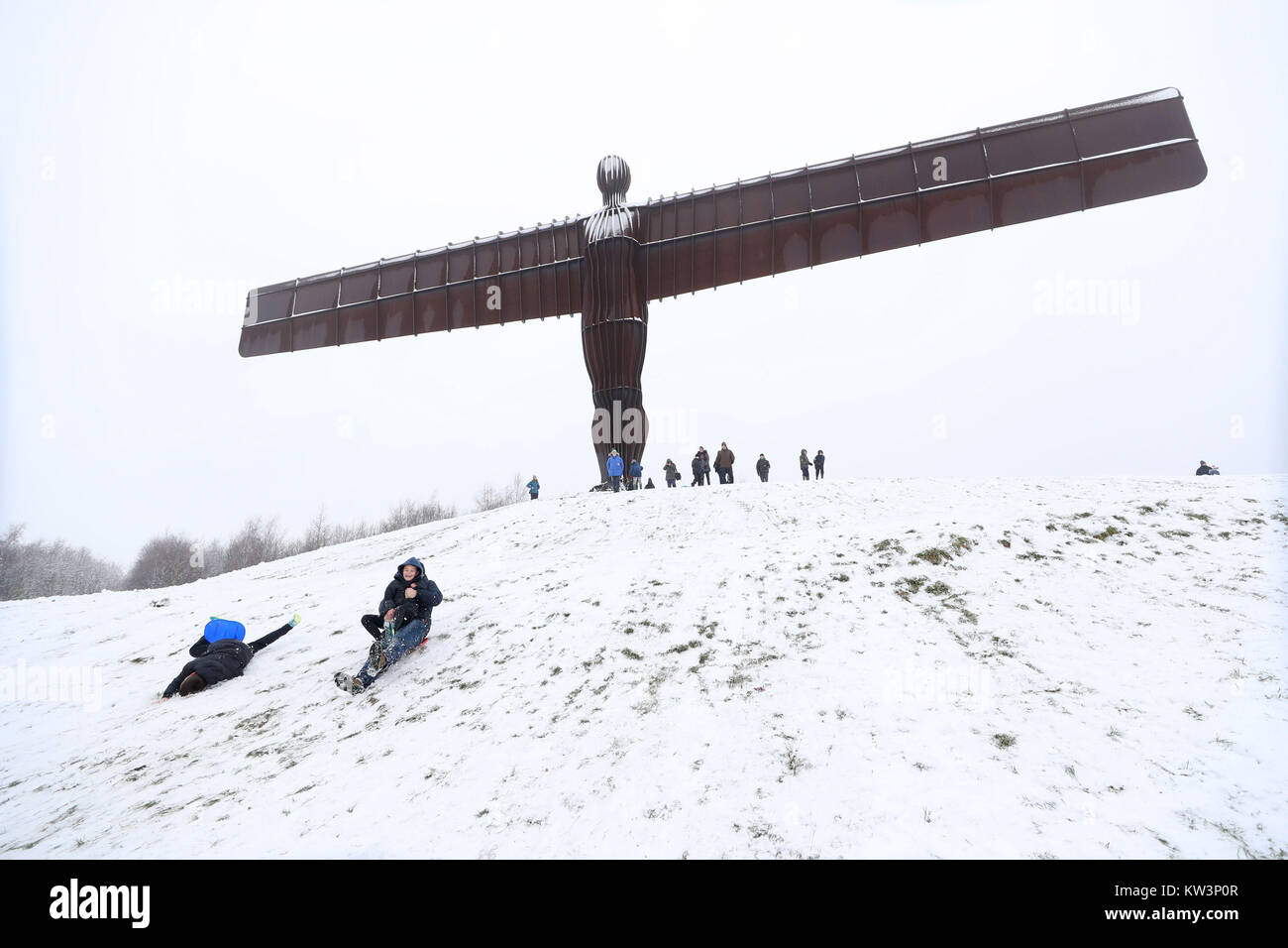 People sledging under the angel of the north in gateshead hi-res stock ...