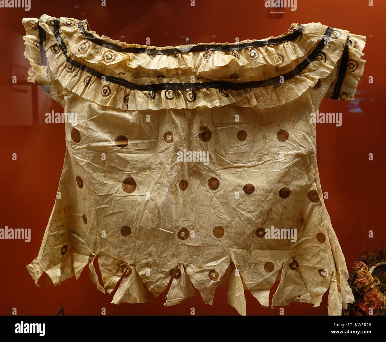 This blouse, made from bark cloth, represents traditional Samoan ...