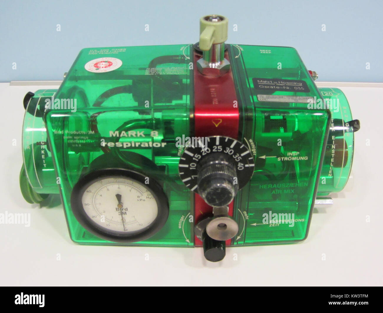 Medical ventilators hi-res stock photography and images - Alamy