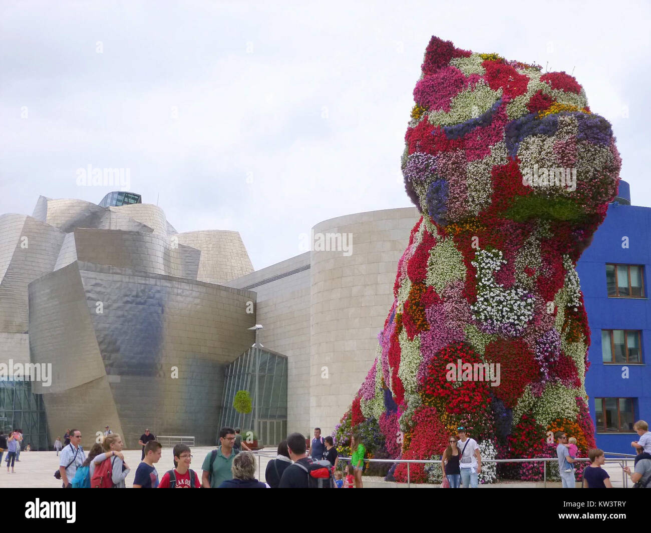 The 'Puppy' sculpture by Jeff Koons at the Guggenheim Museum in Bilbao ...