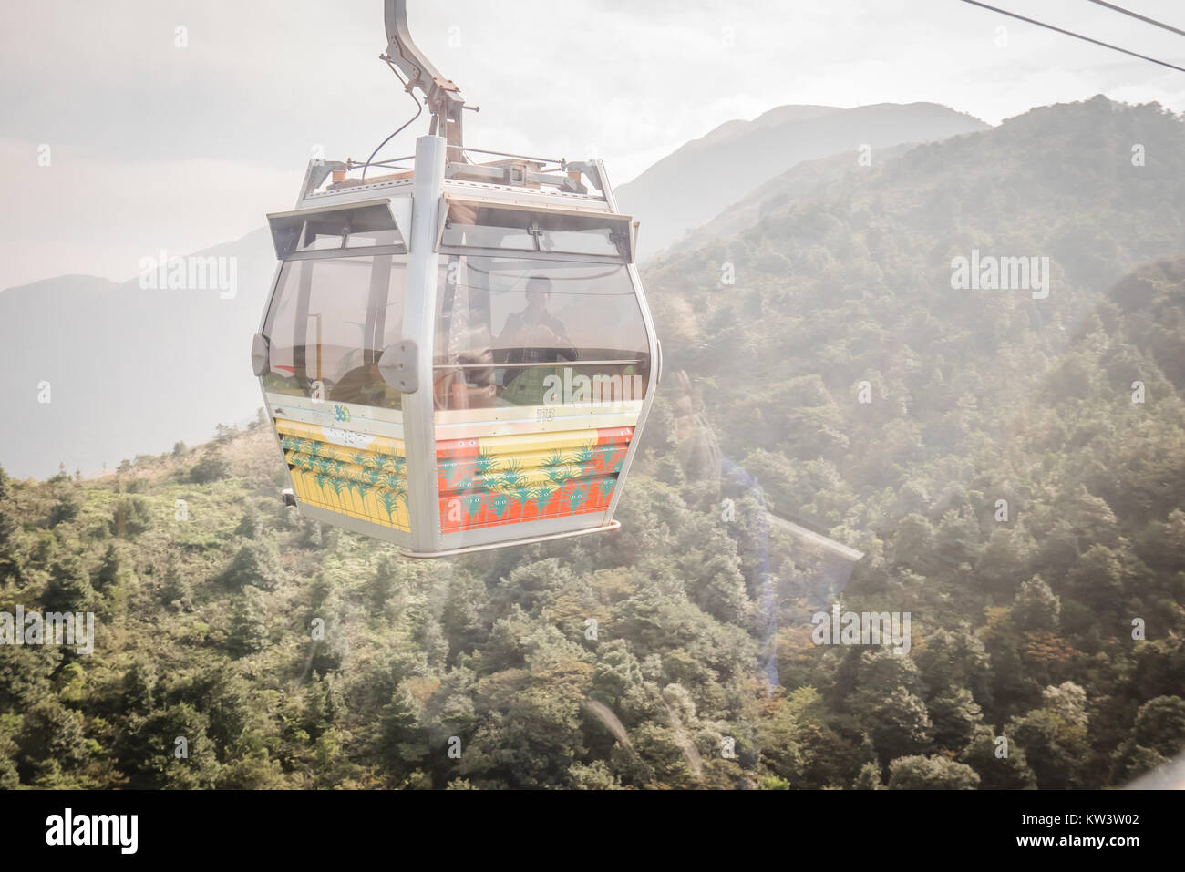 hong kong ngong ping 360 cable car Stock Photo - Alamy