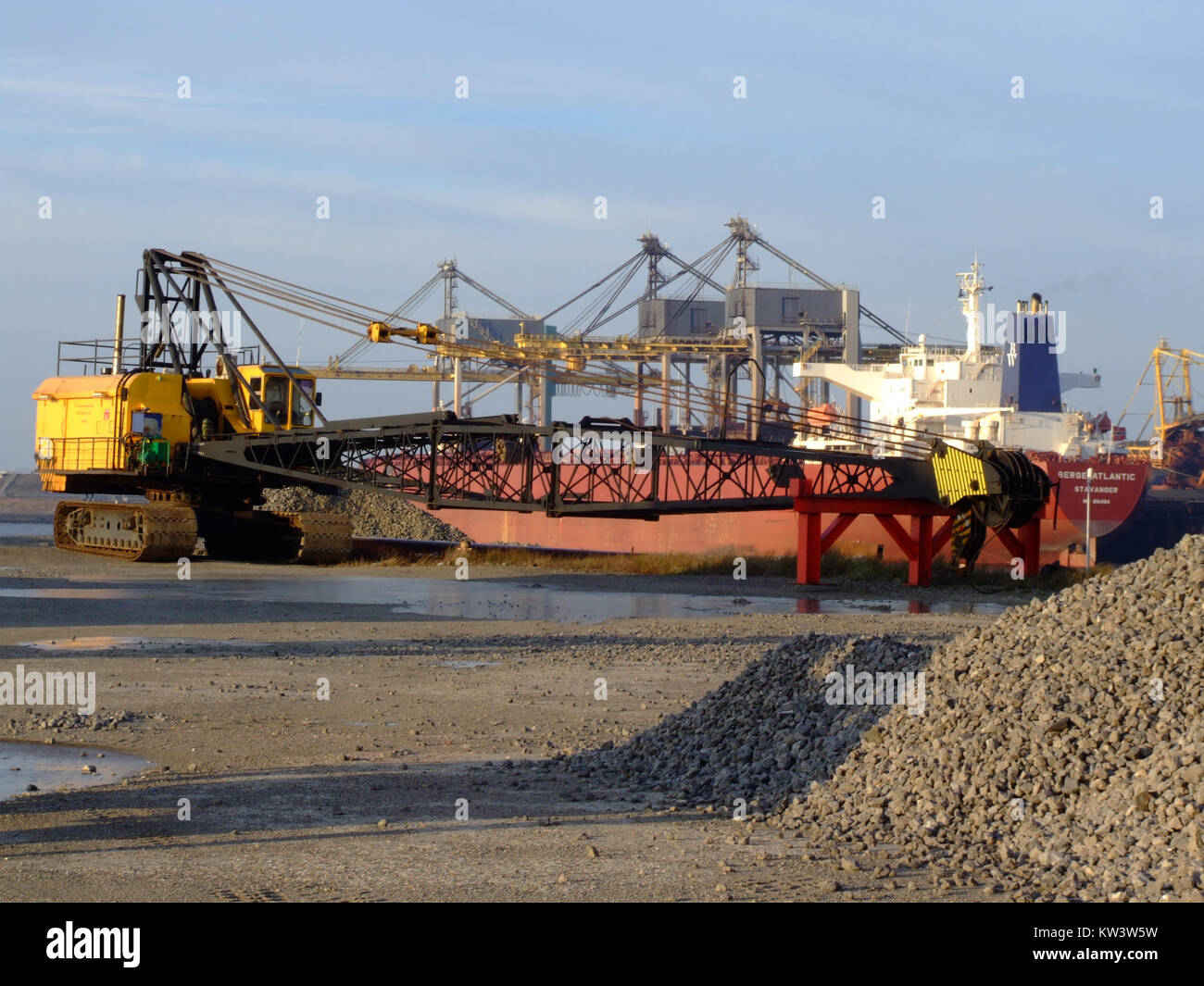 Hercules crane hi-res stock photography and images - Alamy