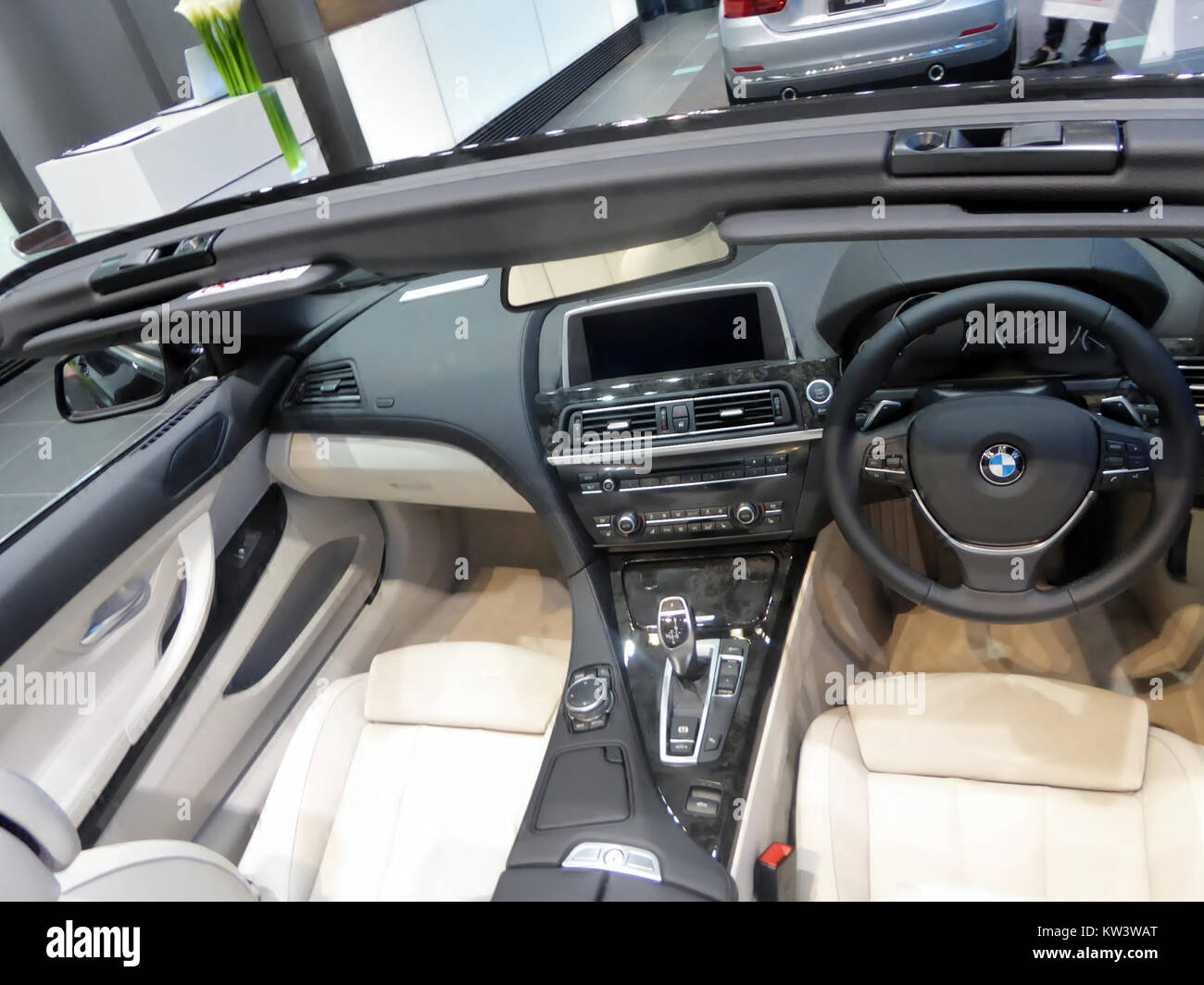 The interior of the BMW 640i Cabriolet (F12) combines luxury and ...