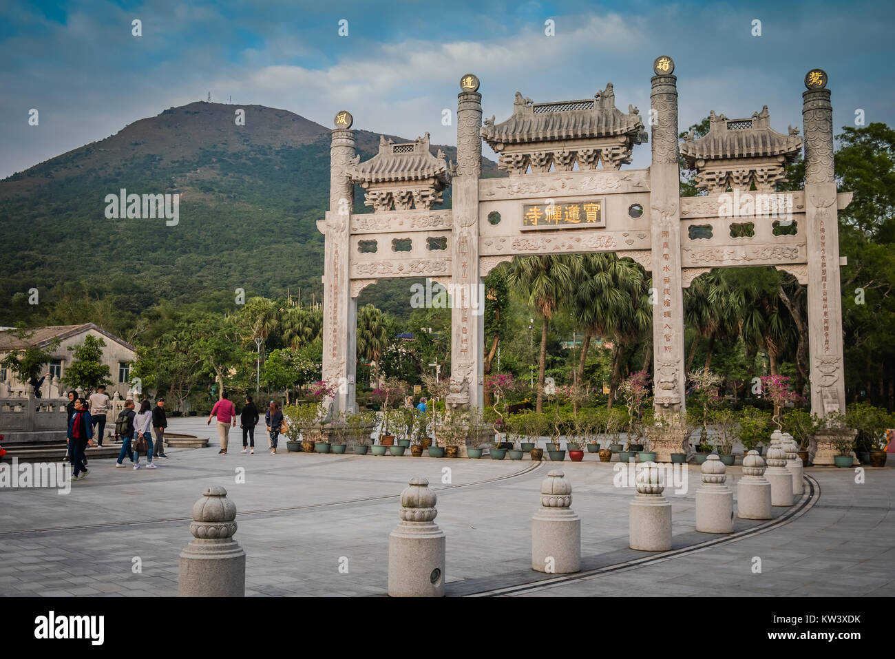 Po lin temple hi-res stock photography and images - Alamy