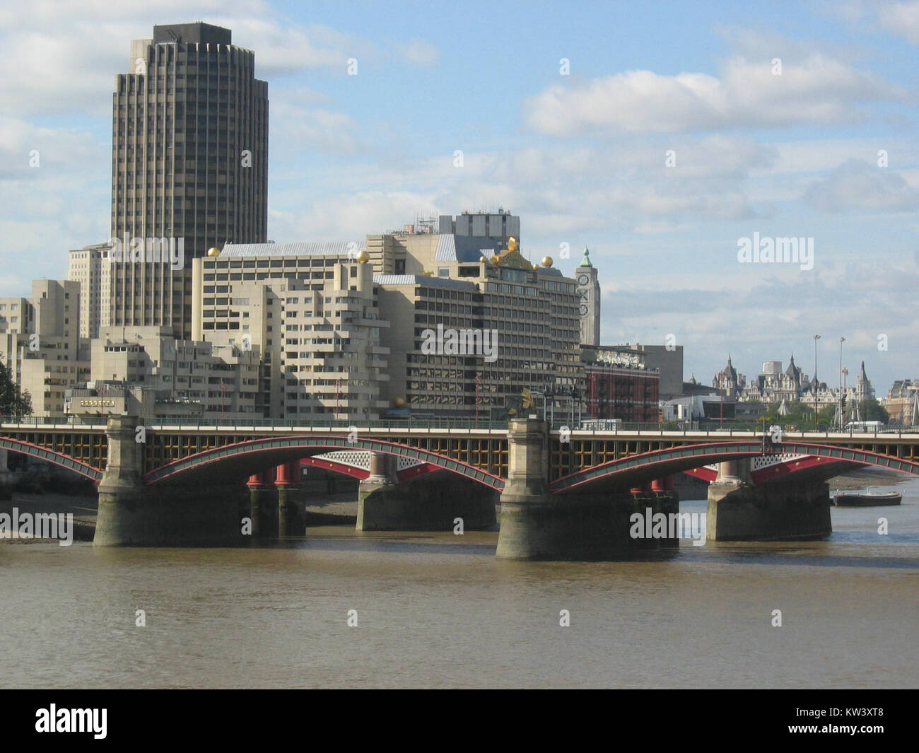 The Blackfriars Railway Bridge is a significant transport link in ...