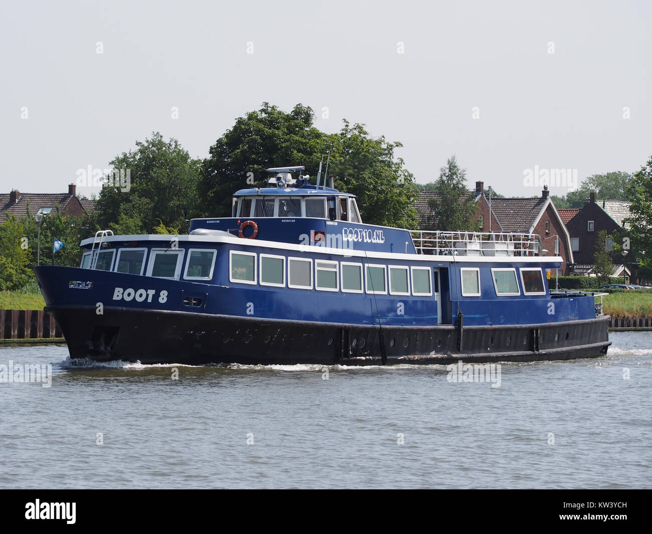 A photo of Boot 8, a vessel identified by ENI number 02206150 ...