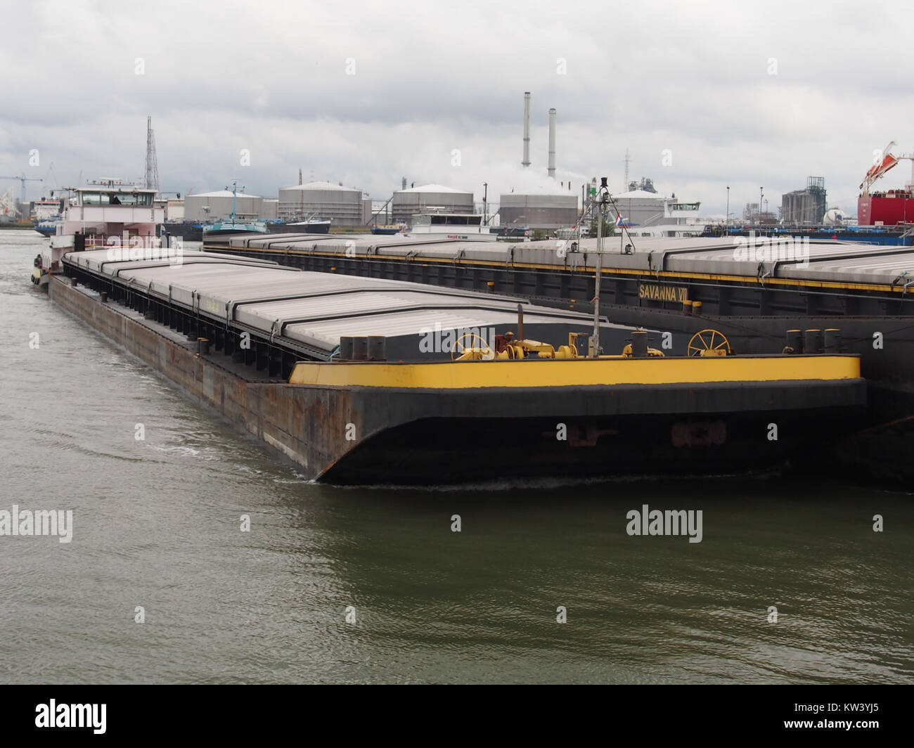 Bonanza ENI 02320254 is a vessel pushing Savanna VII ENI 02321758 & ENI ...