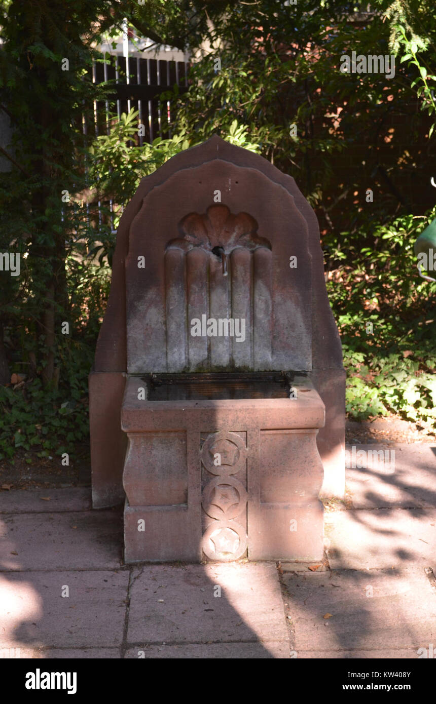 The fountain between 8a and 3 in the Neuer Friedhof (New Cemetery) in ...