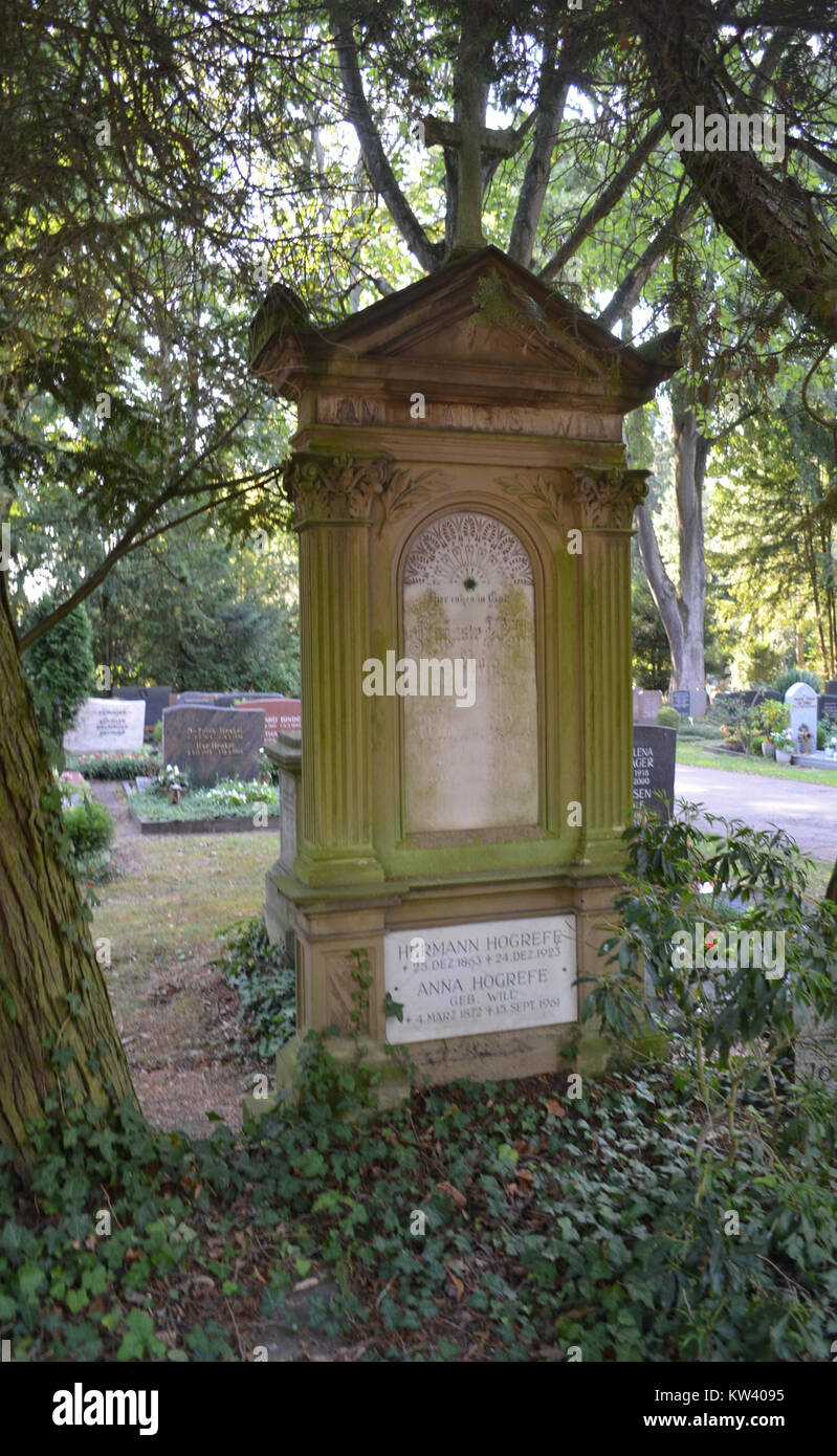 The Bockenheim Neuer Friedhof (New Cemetery) in Frankfurt, Germany, is ...
