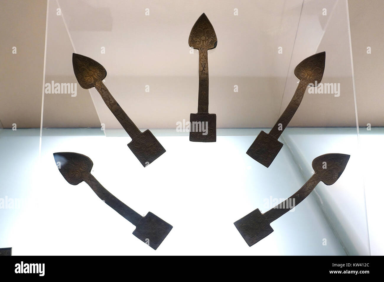 This pair of bronze bi spoons, dating back to the Warring States period ...