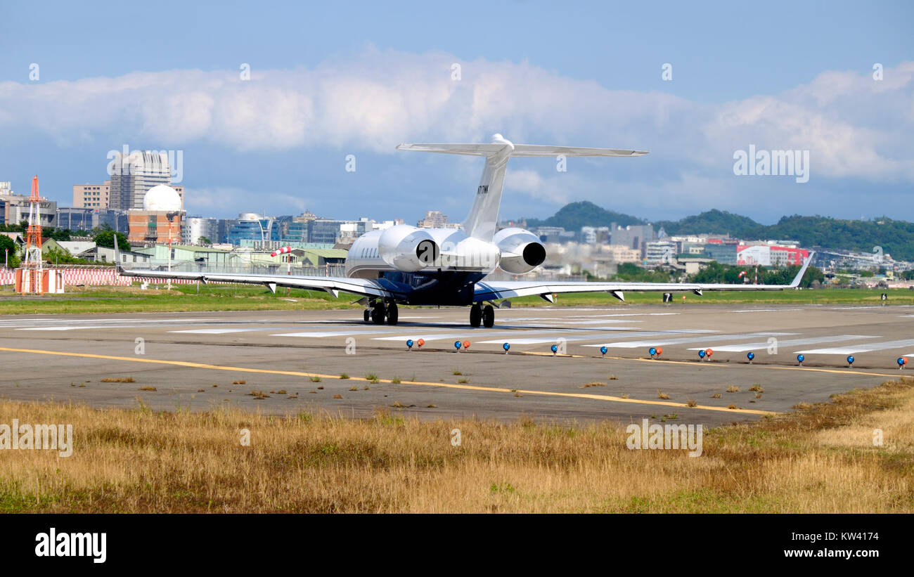 Bombardier global 5000 hi-res stock photography and images - Alamy