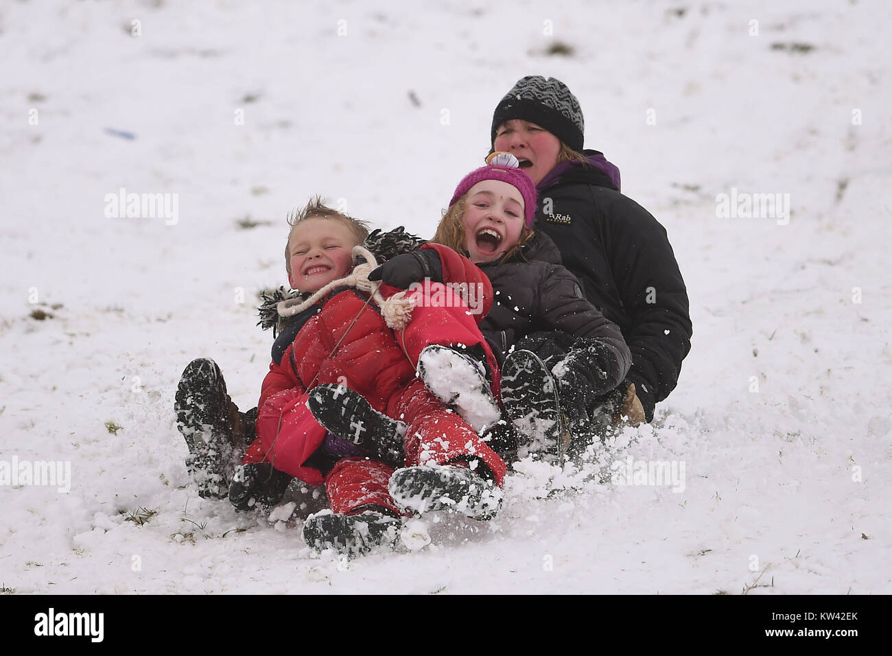 Leann and her children Alex (left) and Sarah sledge at Mam Tor in the ...