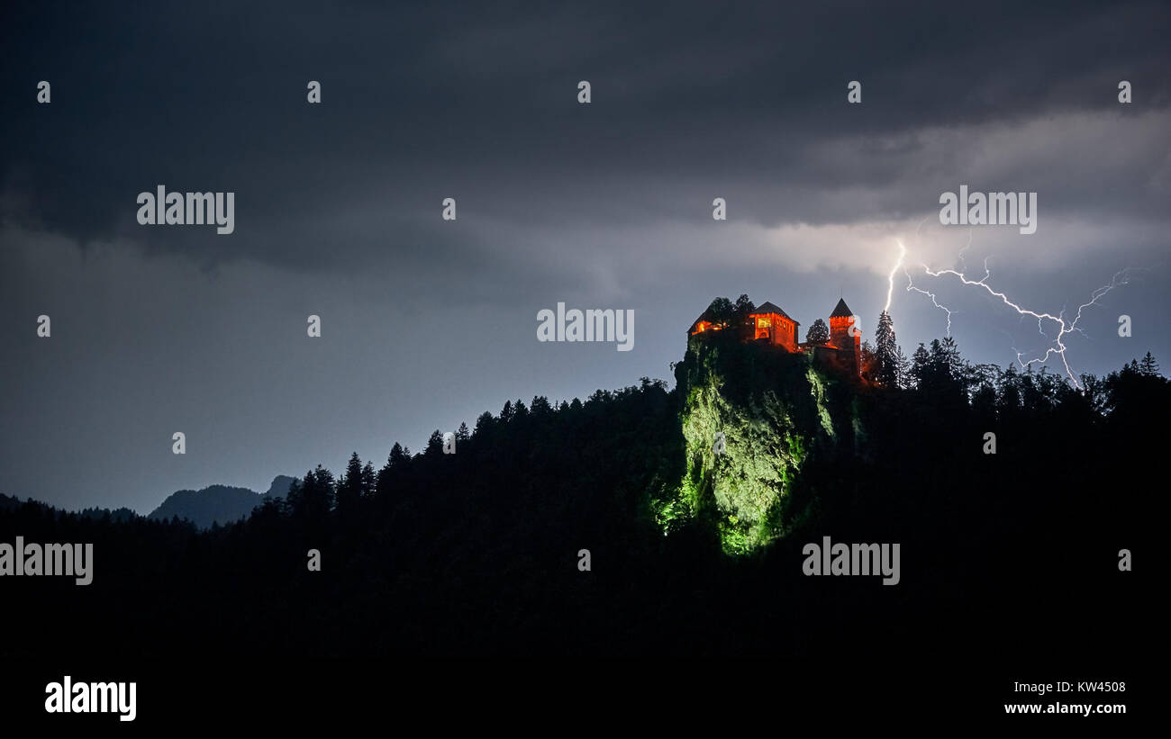 Lightning storm castle hi-res stock photography and images - Alamy