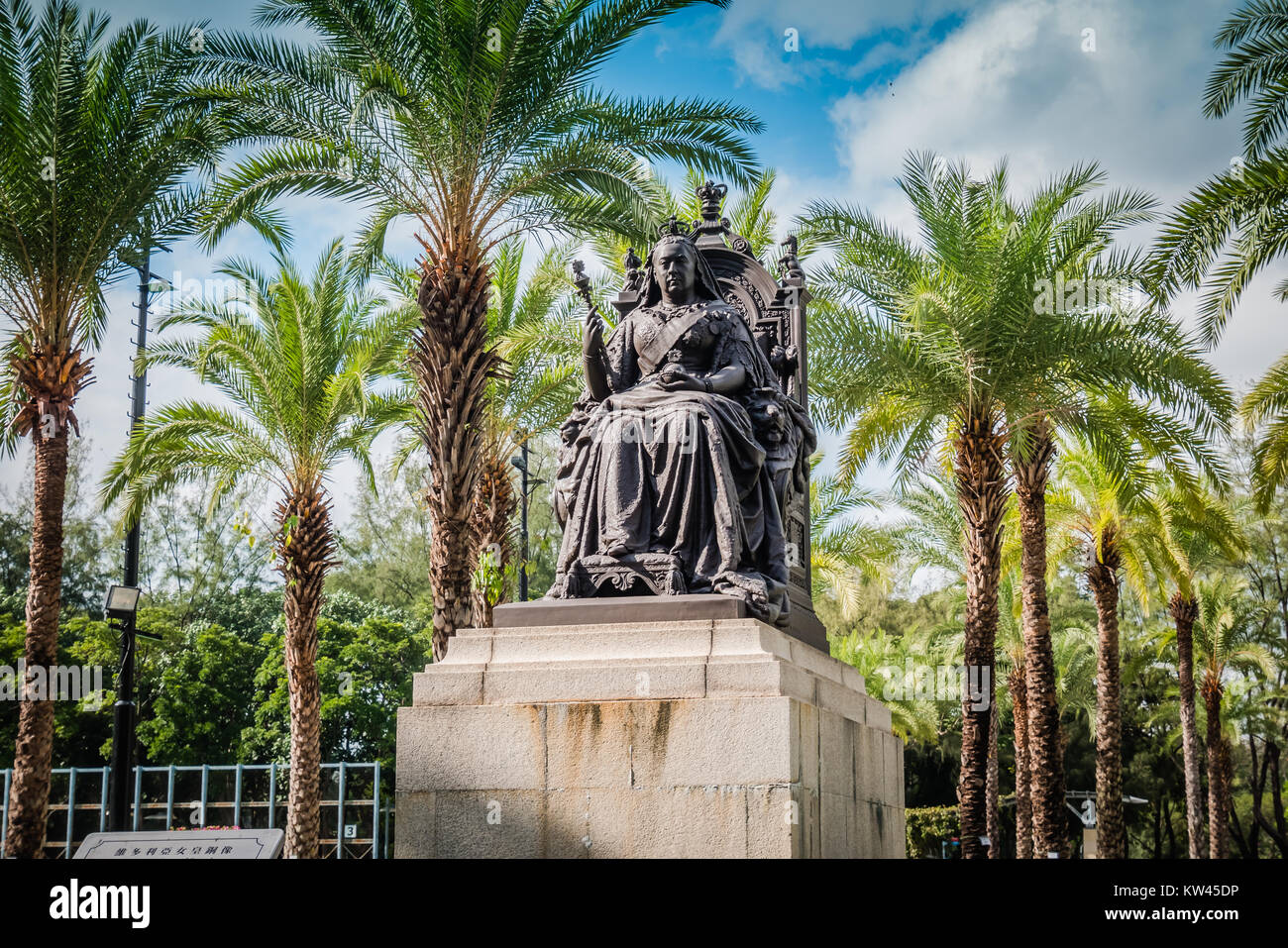 Statue Of Queen Victoria Hong Kong at Layla Swallow blog