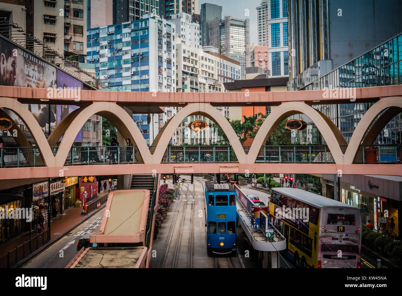 yee wo street circular bridge in casueway bay hong kong Stock Photo - Alamy
