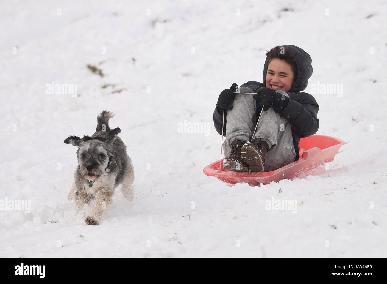 People sledging mam tor hi-res stock photography and images - Alamy