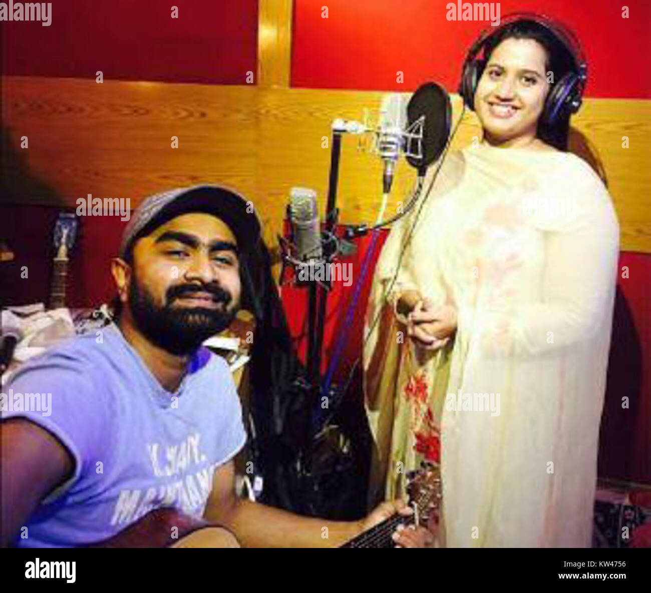 Imran Mahmudul, a renowned artist, is photographed with popular singer ...