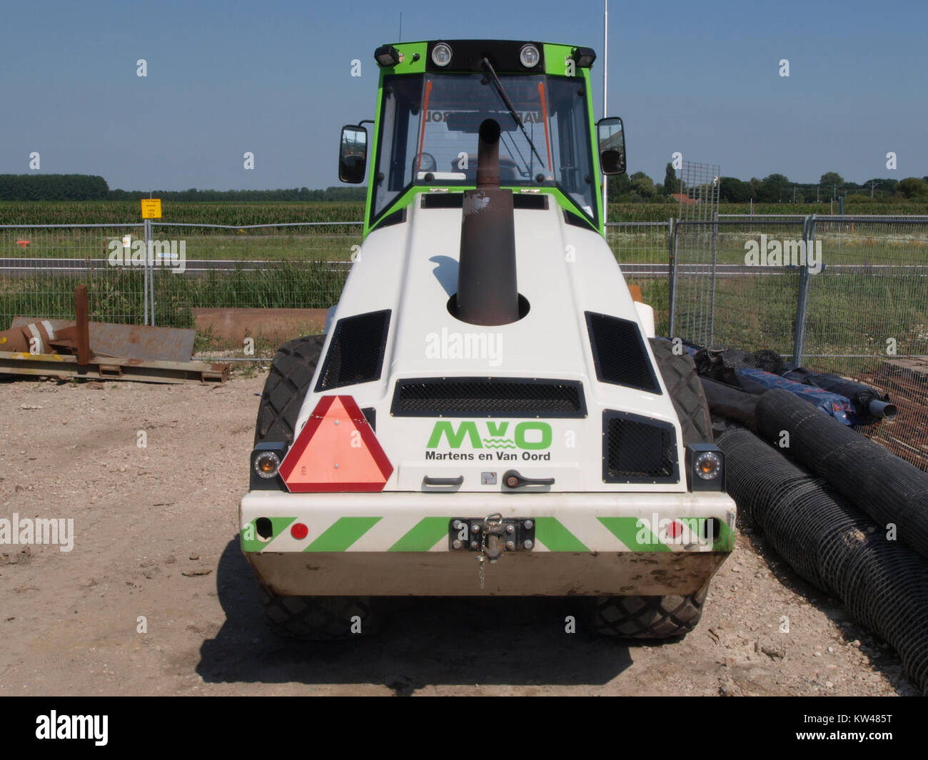 The Bomag BW 213 DH is a single drum roller designed for heavy-duty ...