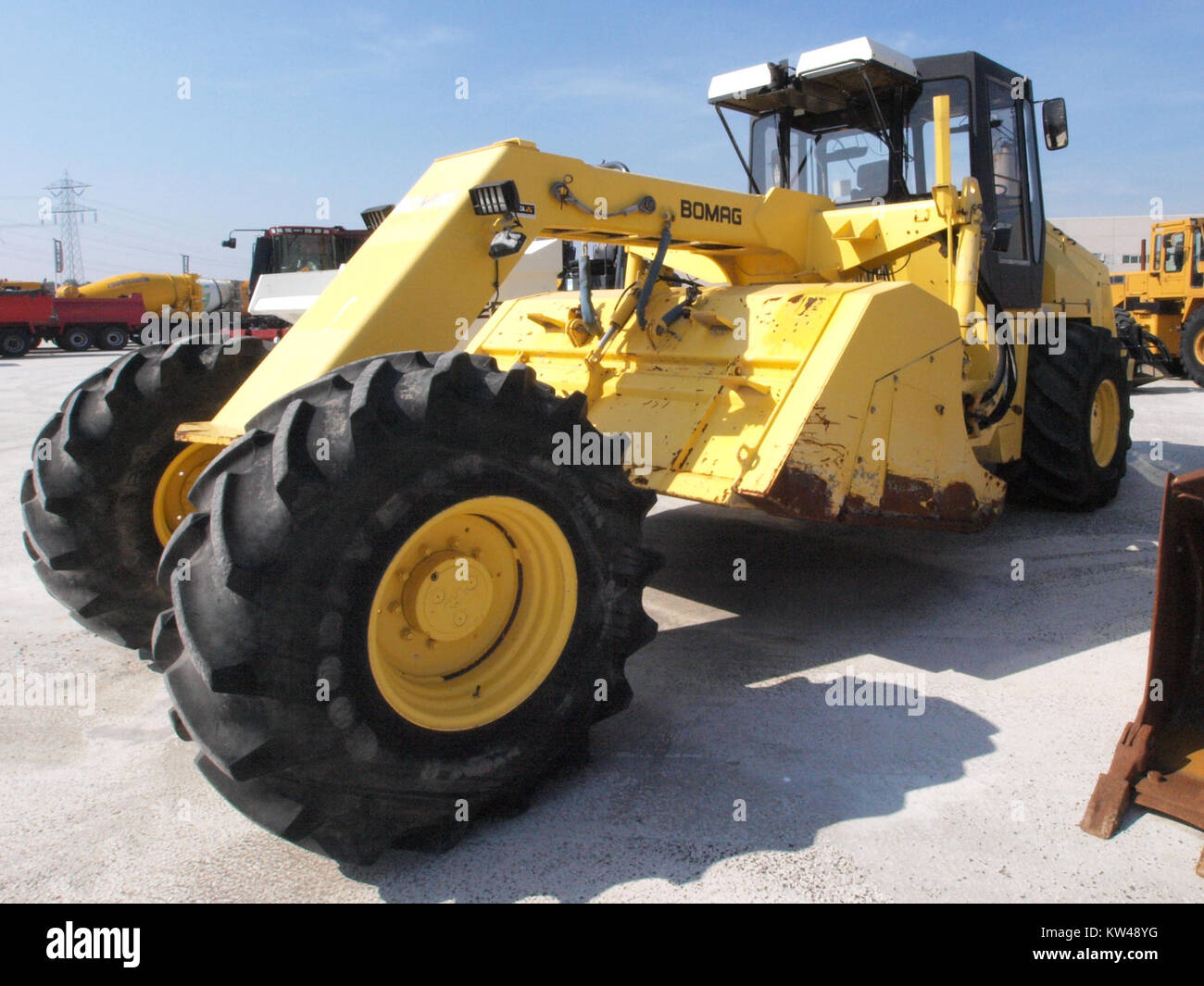 Road milling machine hi-res stock photography and images - Alamy
