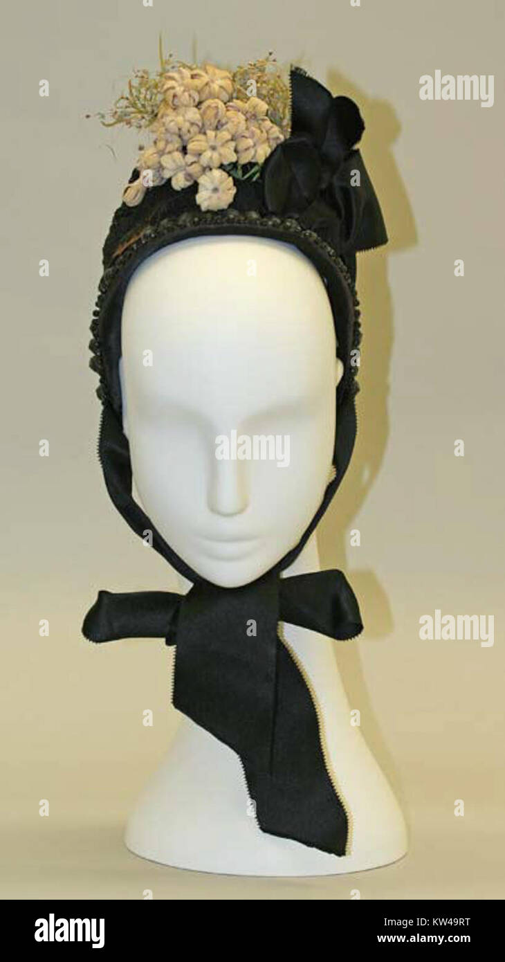 The bonnet from the MET collection (CI47.8.10 F) is a historical piece ...