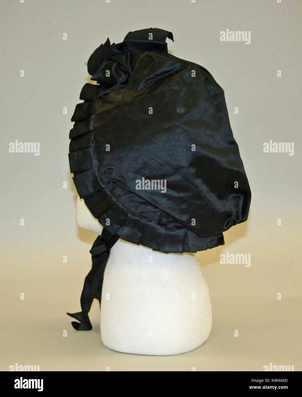 The Bonnet MET CI48.25.3 B is an object in the collection of the ...