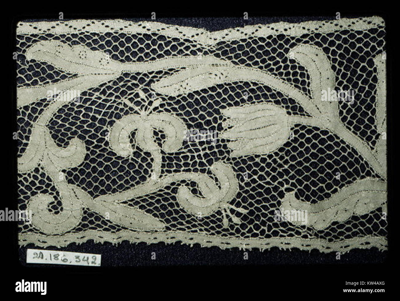 This piece, labeled Border MET GT78a, is part of the MET collection. It ...