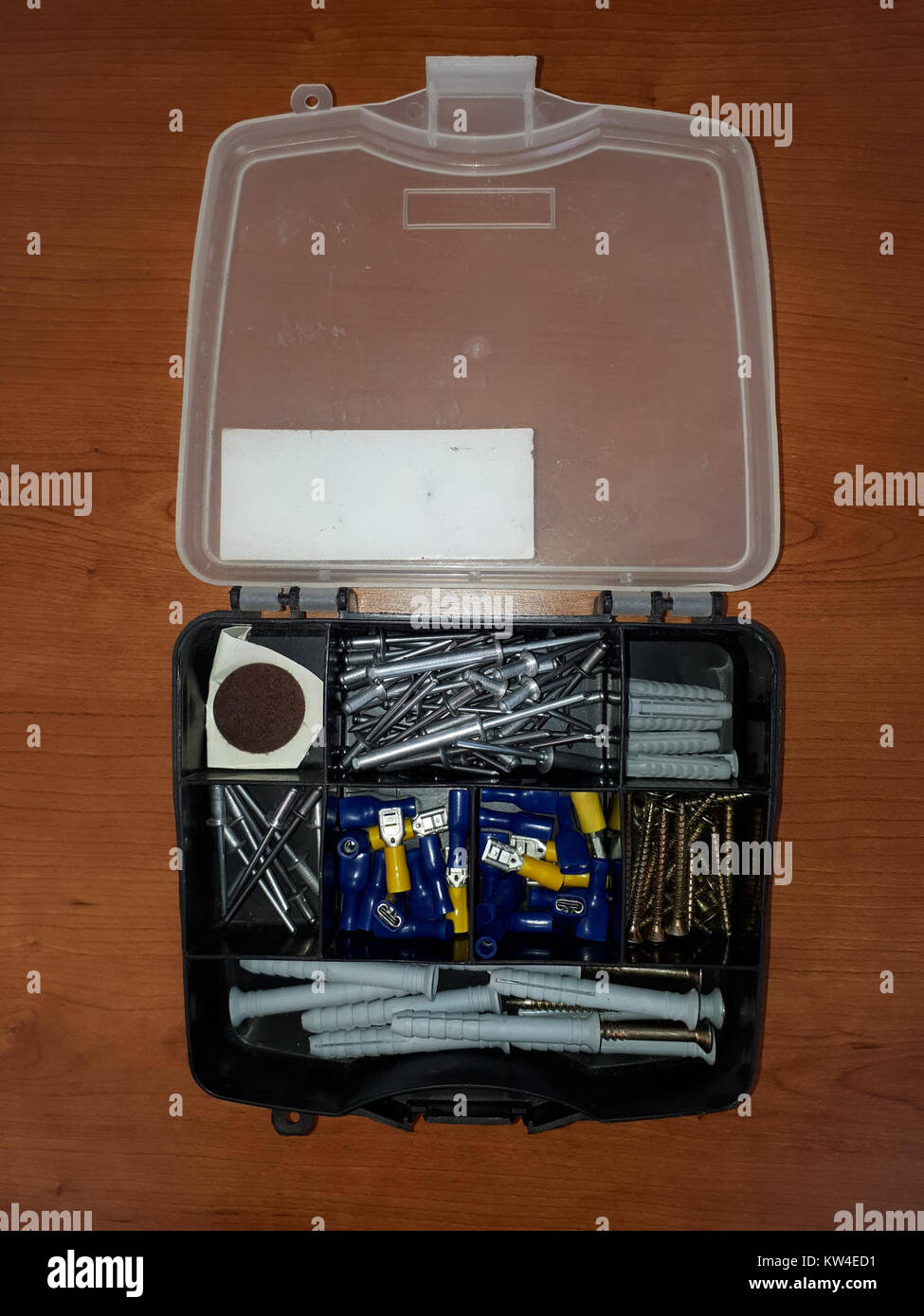 A black screw box, measuring 17 x 15 x 3.5 cm, is a storage item ...