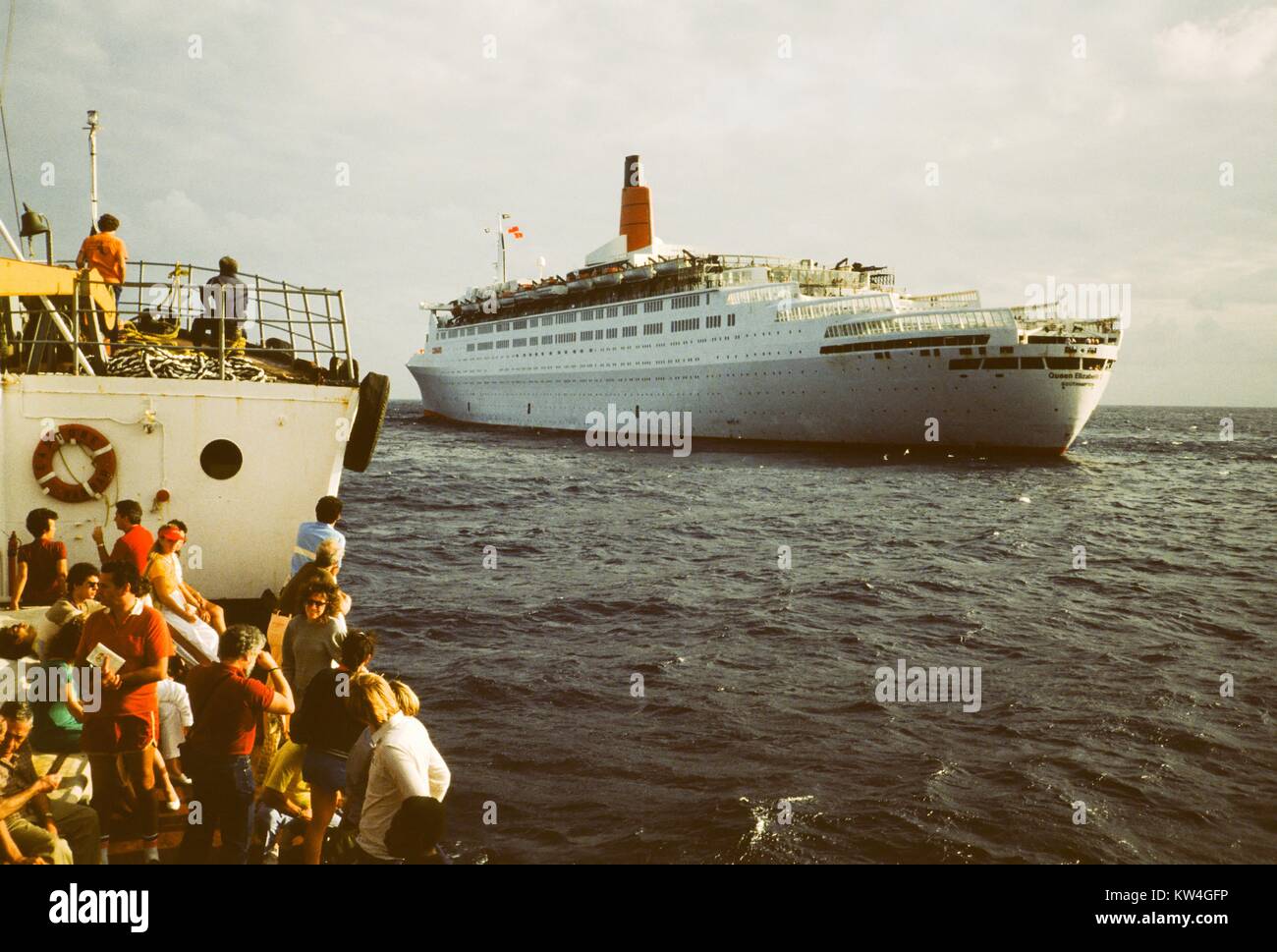 Elizabeth 2 hi-res stock photography and images - Alamy