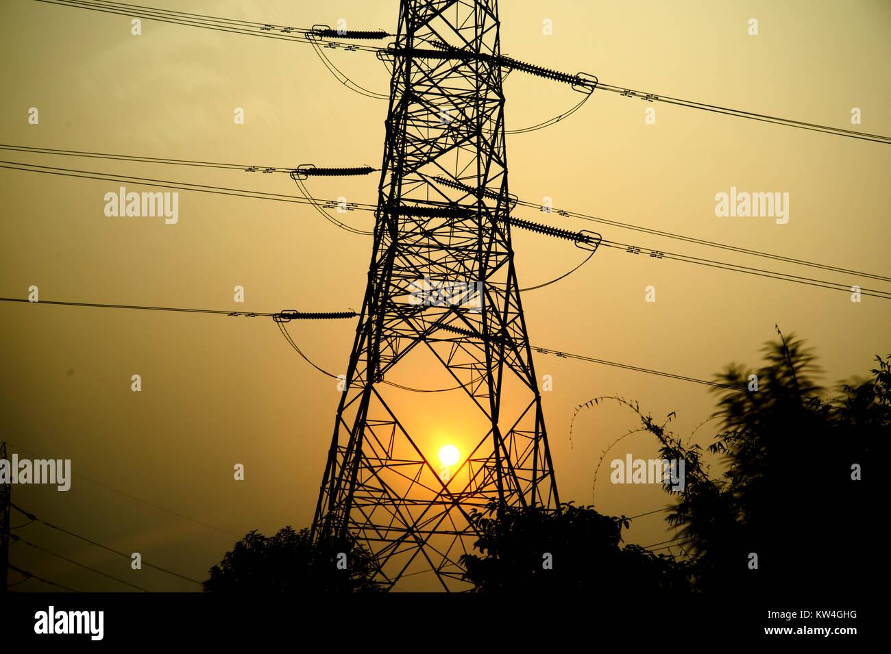 India setting sun electricity pylon hi-res stock photography and images ...
