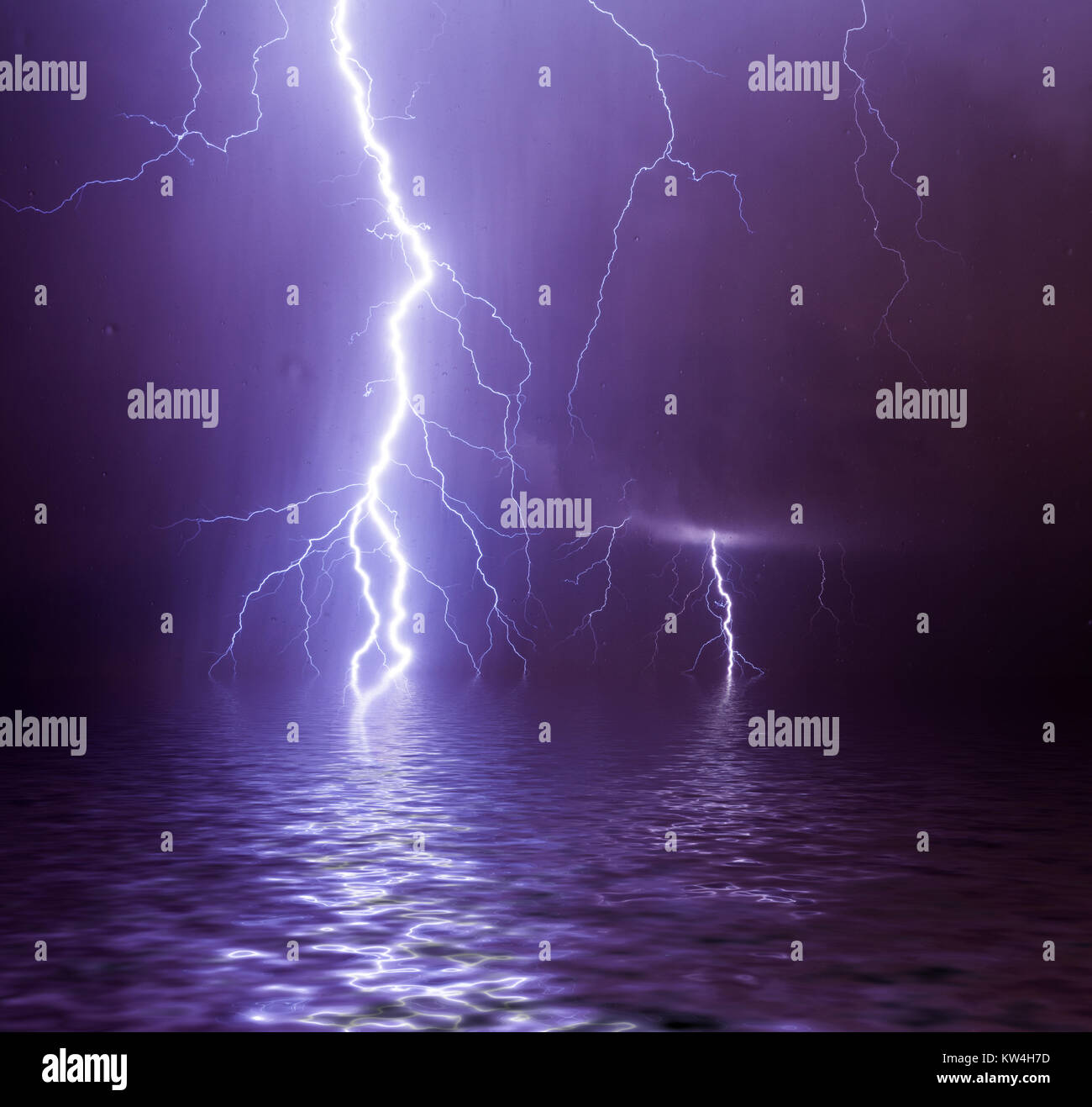 Lightning beats hi-res stock photography and images - Alamy