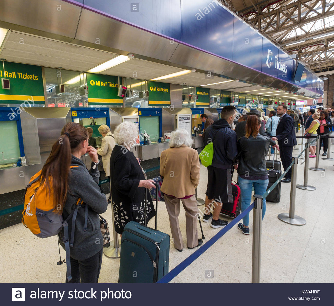 Inside Victoria Station London England Stock Photos & Inside Victoria ...