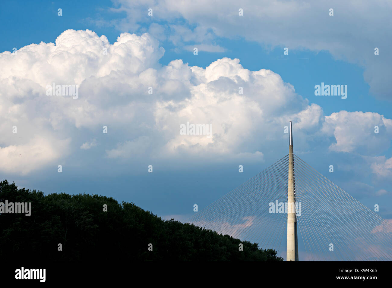Pylon architecture hi-res stock photography and images - Alamy