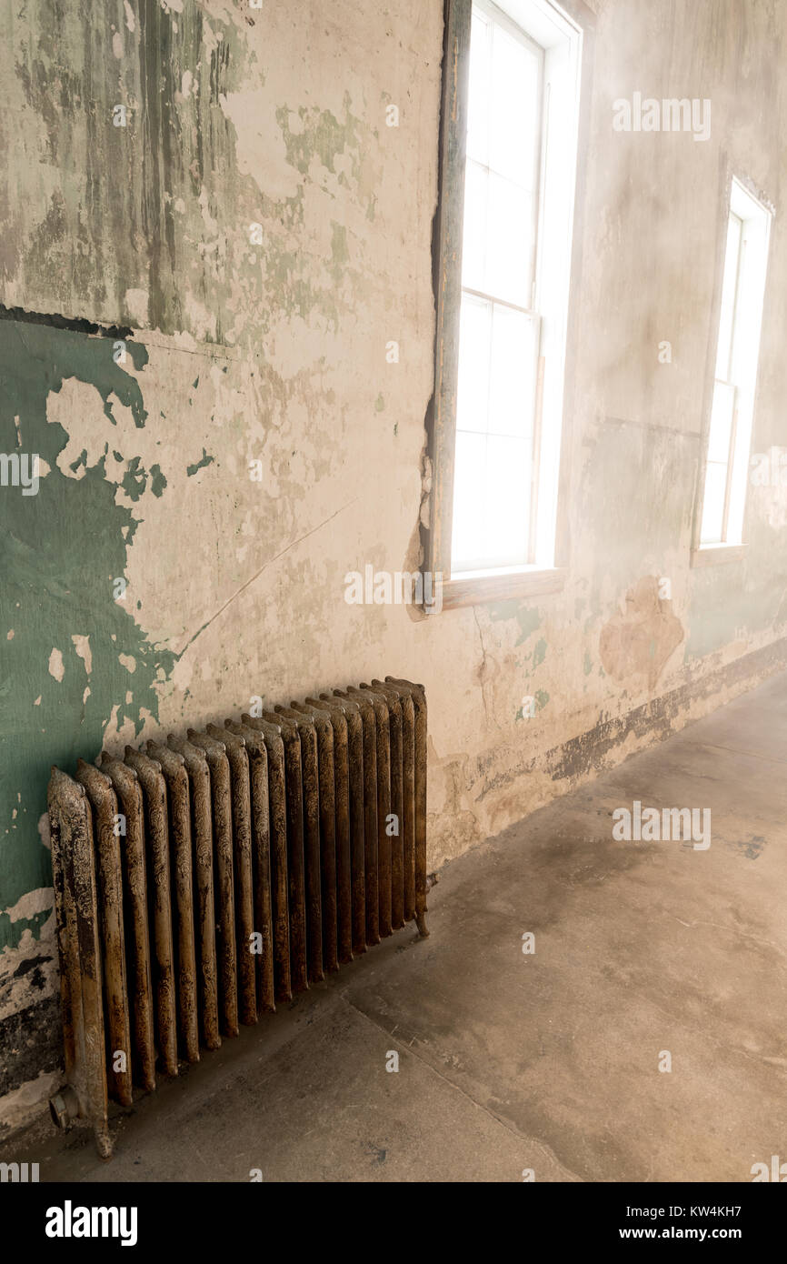 Light streaming through window hi-res stock photography and images - Alamy