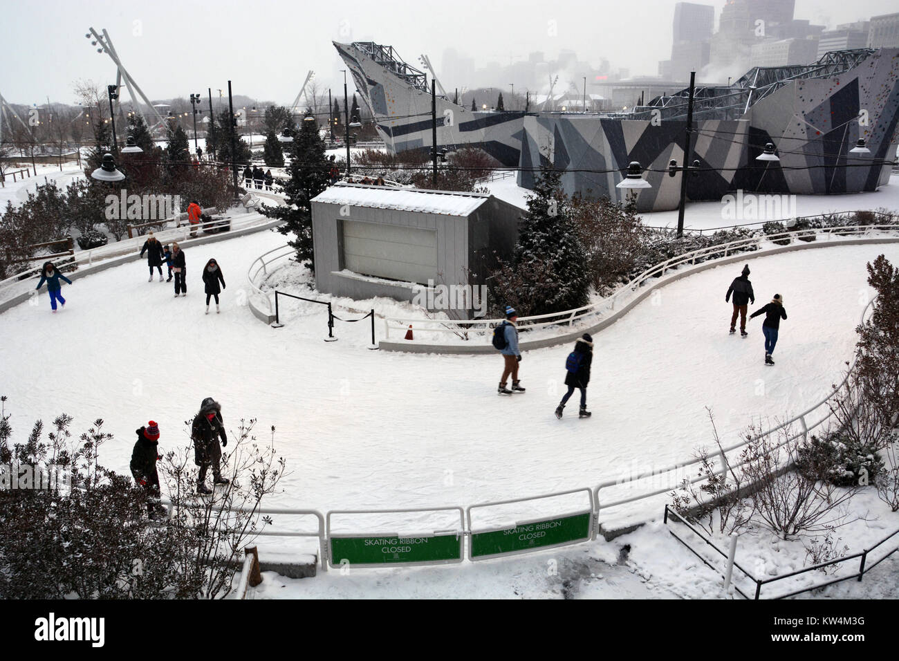 Maggie daley park skating hi-res stock photography and images - Alamy