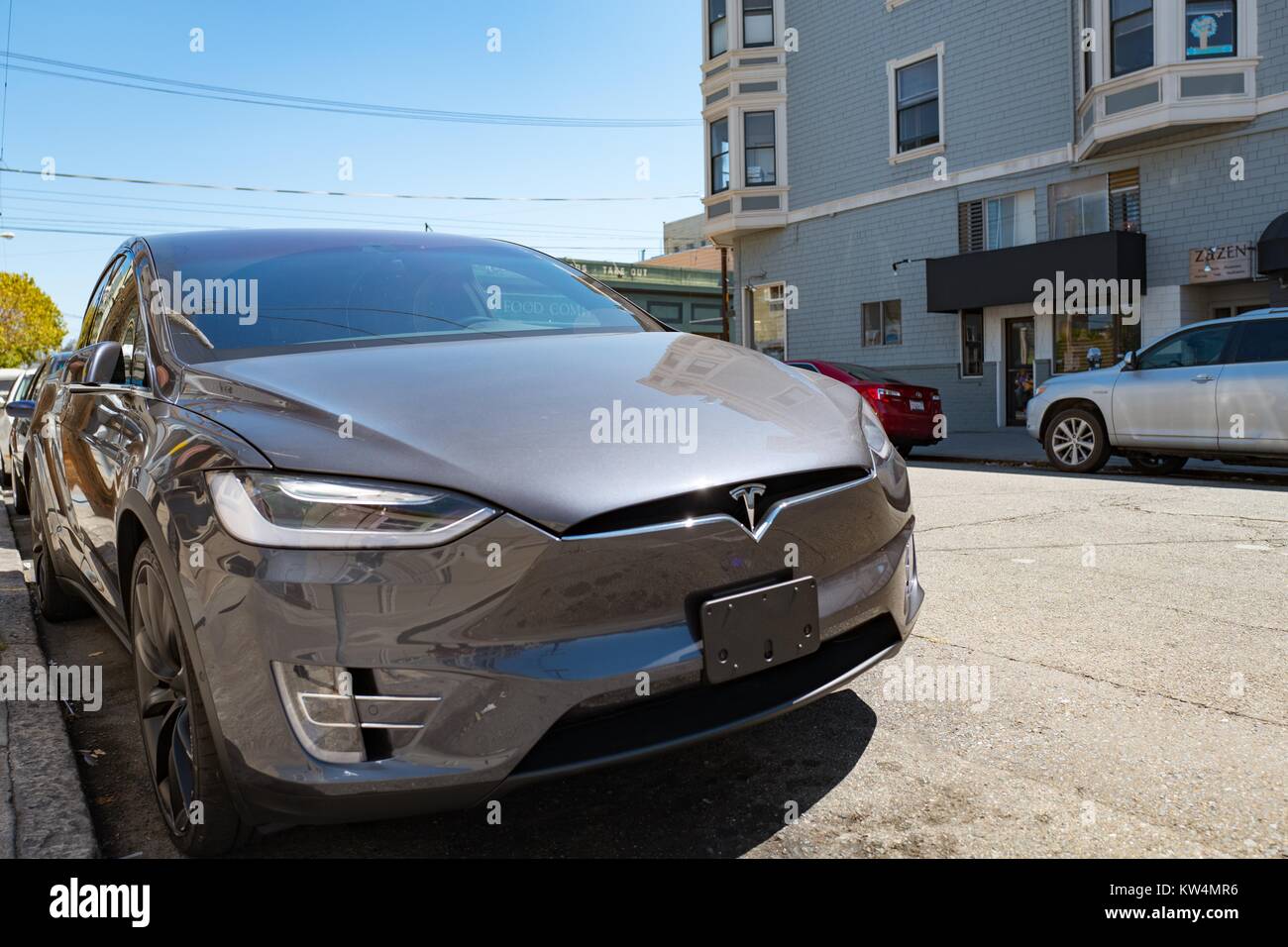 Parked tesla model x hi-res stock photography and images - Alamy