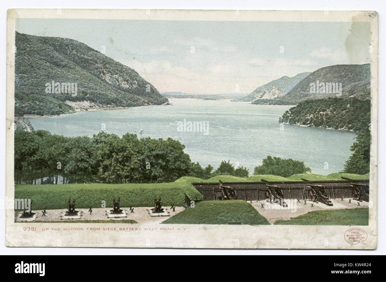 Battery row of cannons hi-res stock photography and images - Alamy