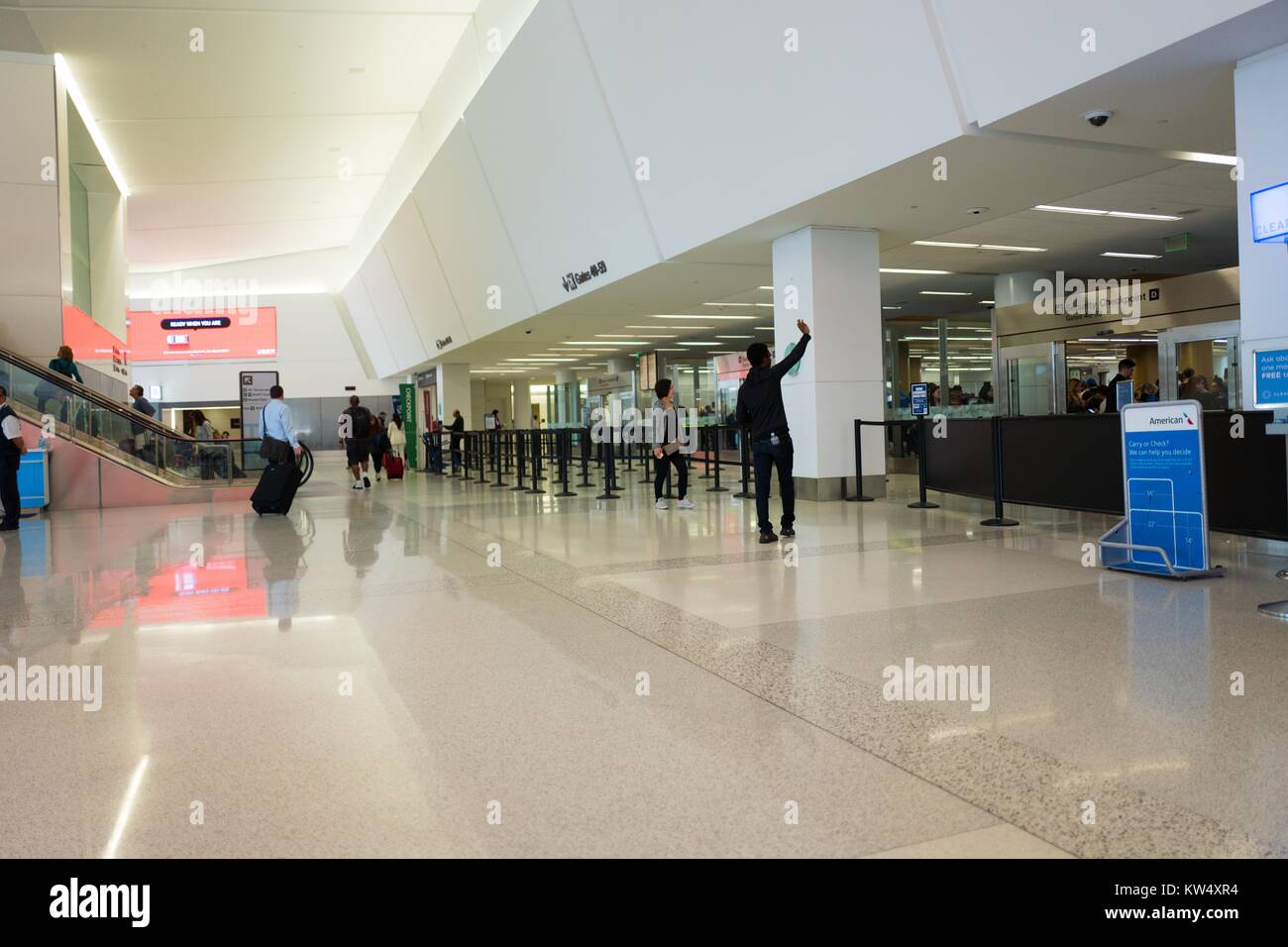 Passenger airport security hi-res stock photography and images - Alamy