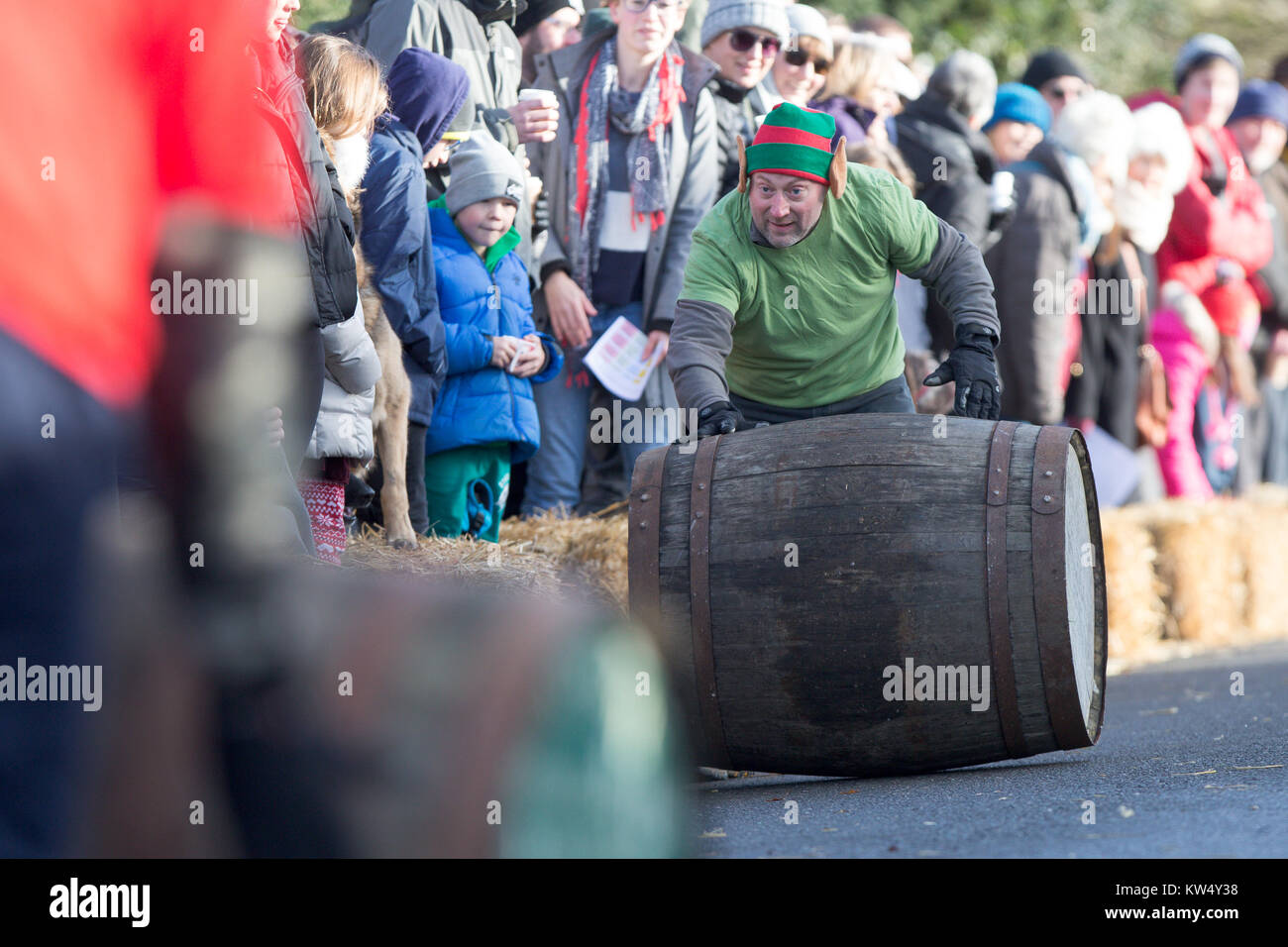Women watching boxing hi-res stock photography and images - Alamy