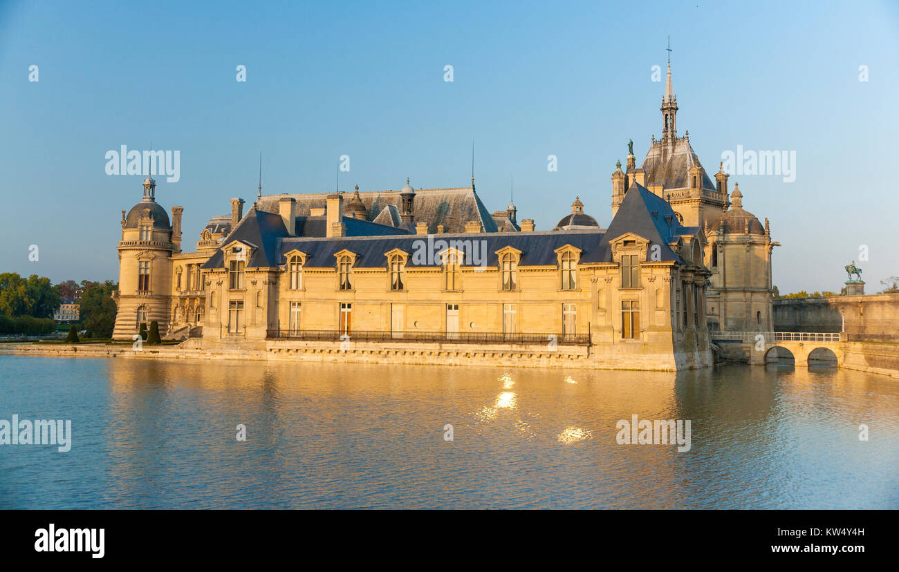 Chantilly chateau de park hi-res stock photography and images - Alamy