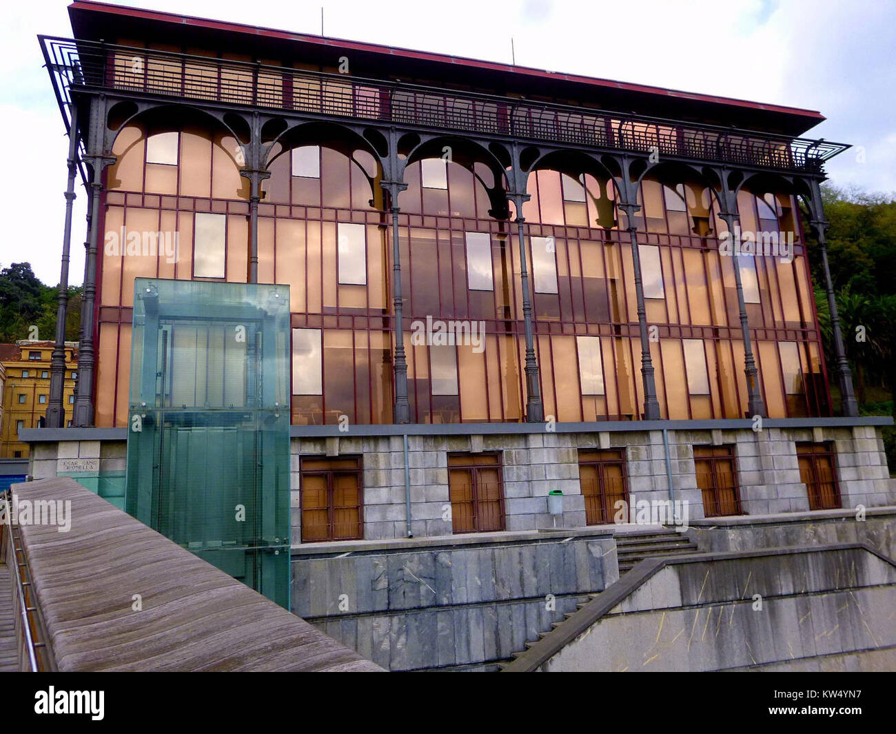 The Universidad de Deusto, located in Bilbao, features the Edificio del ...