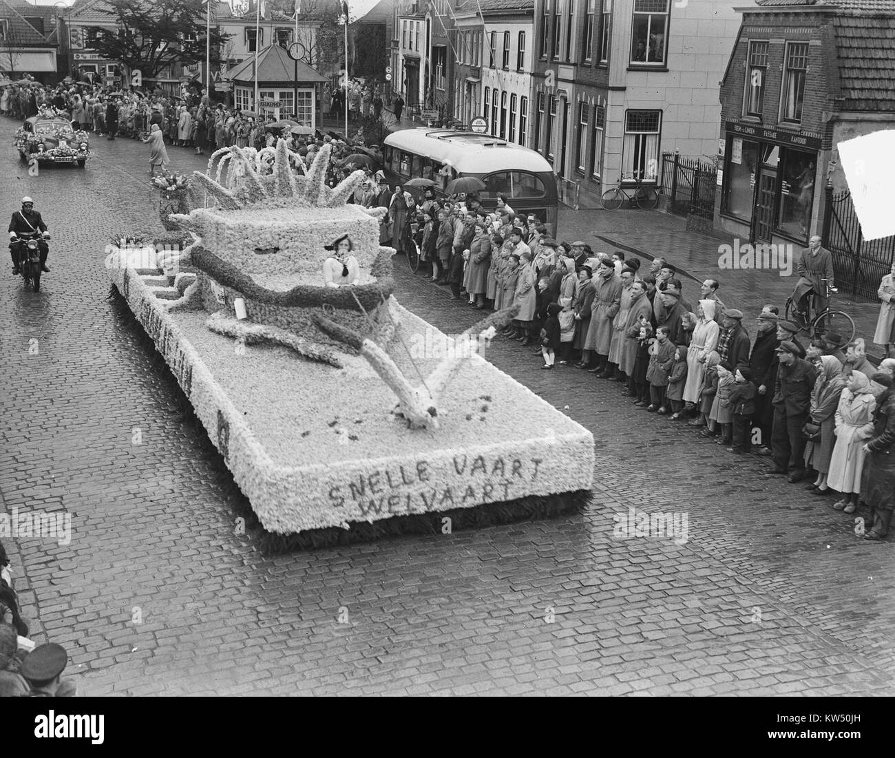 The Bloemencorso in Lisse is an annual flower parade held in the ...