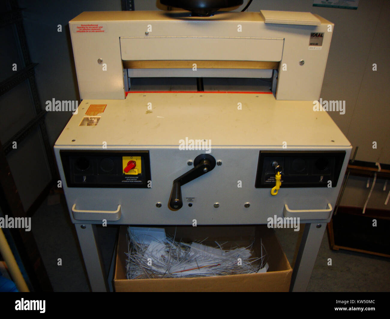 The Z06 electric stack cutter from Boekbindclub Dukenburg, designed for ...