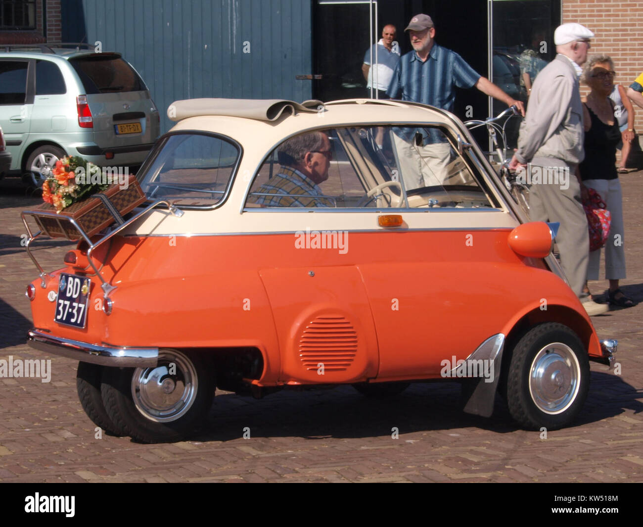 Bmw isetta 300 photo hi-res stock photography and images - Alamy
