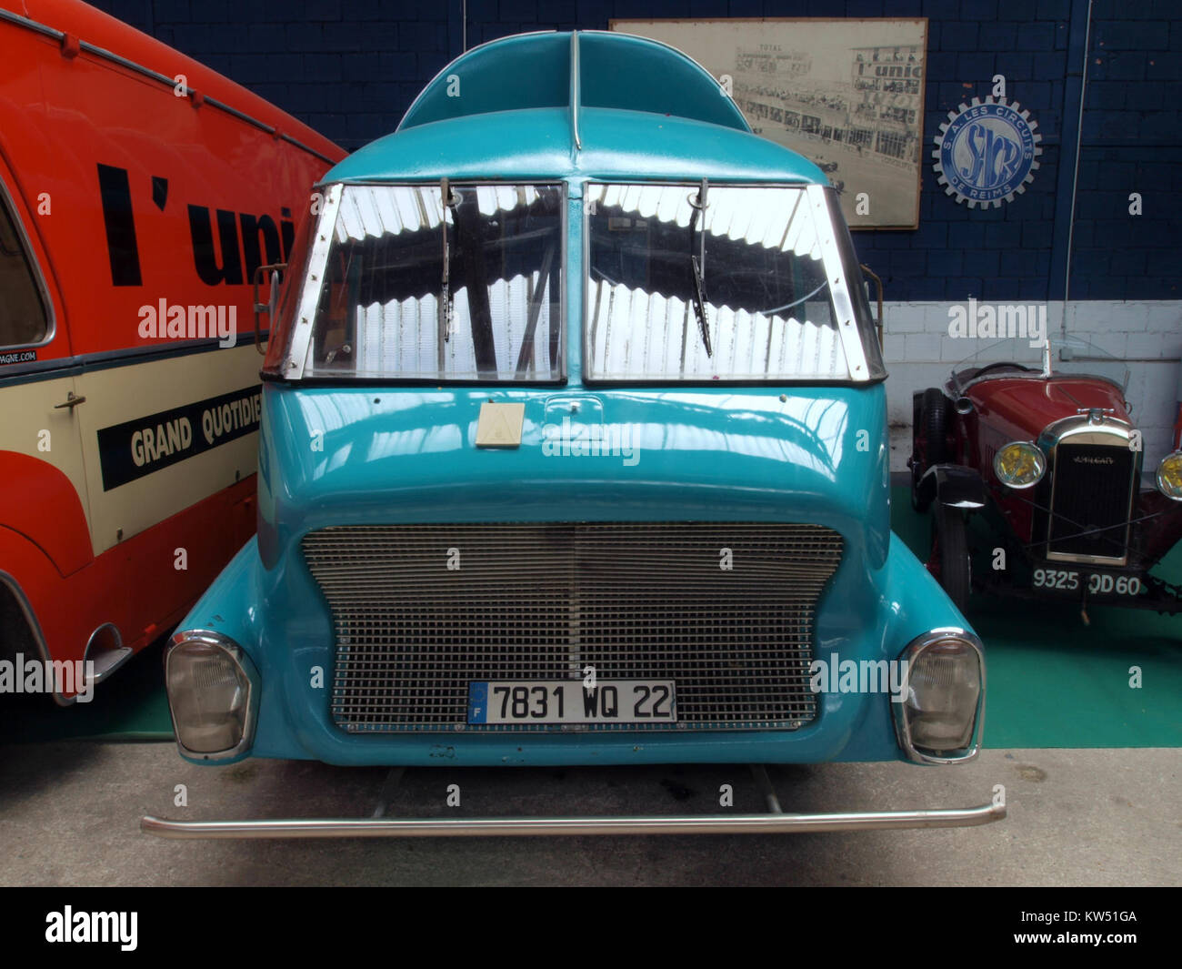 Historical french bus hi-res stock photography and images - Alamy