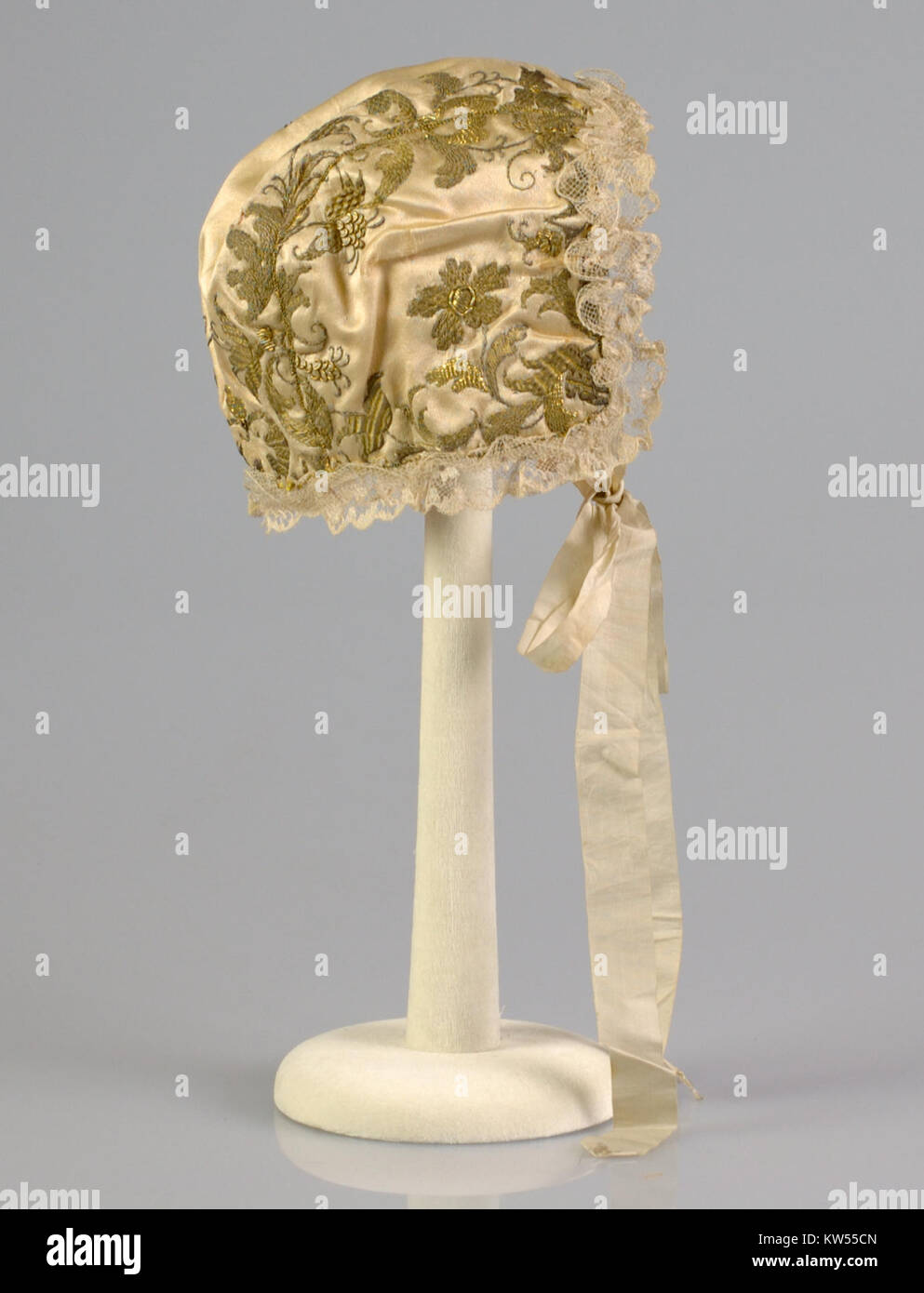 Side bonnet hi-res stock photography and images - Alamy