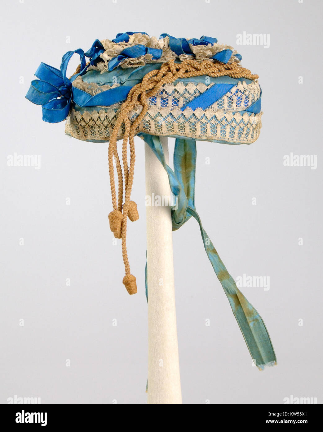 The bonnet in the Metropolitan Museum of Art's collection (69.108.90 CP ...