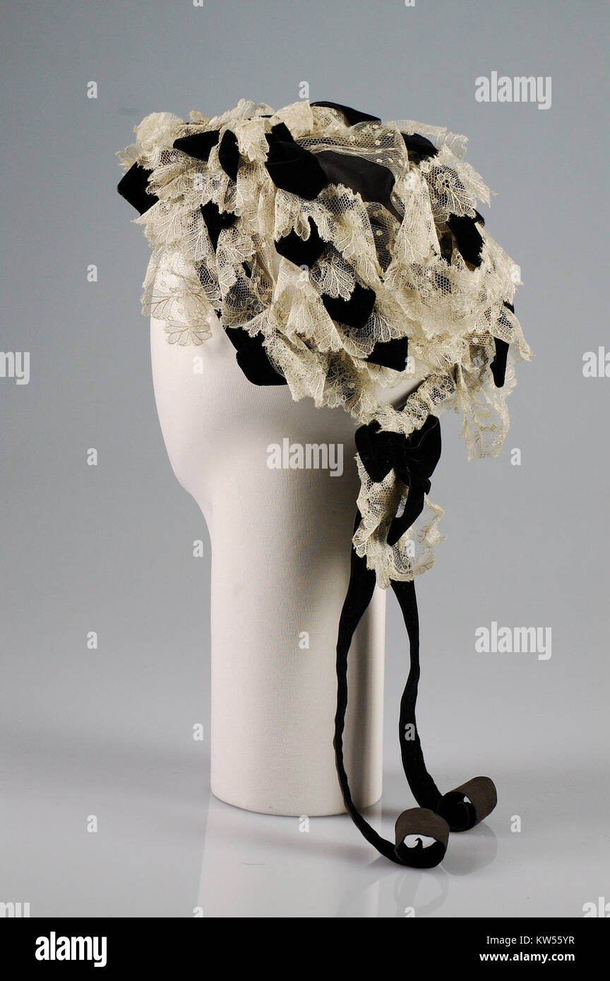 Back of bonnet hi-res stock photography and images - Alamy