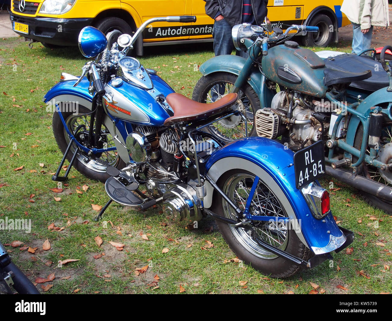 Bleu Harley Davidson refers to a distinctive custom-painted motorcycle ...