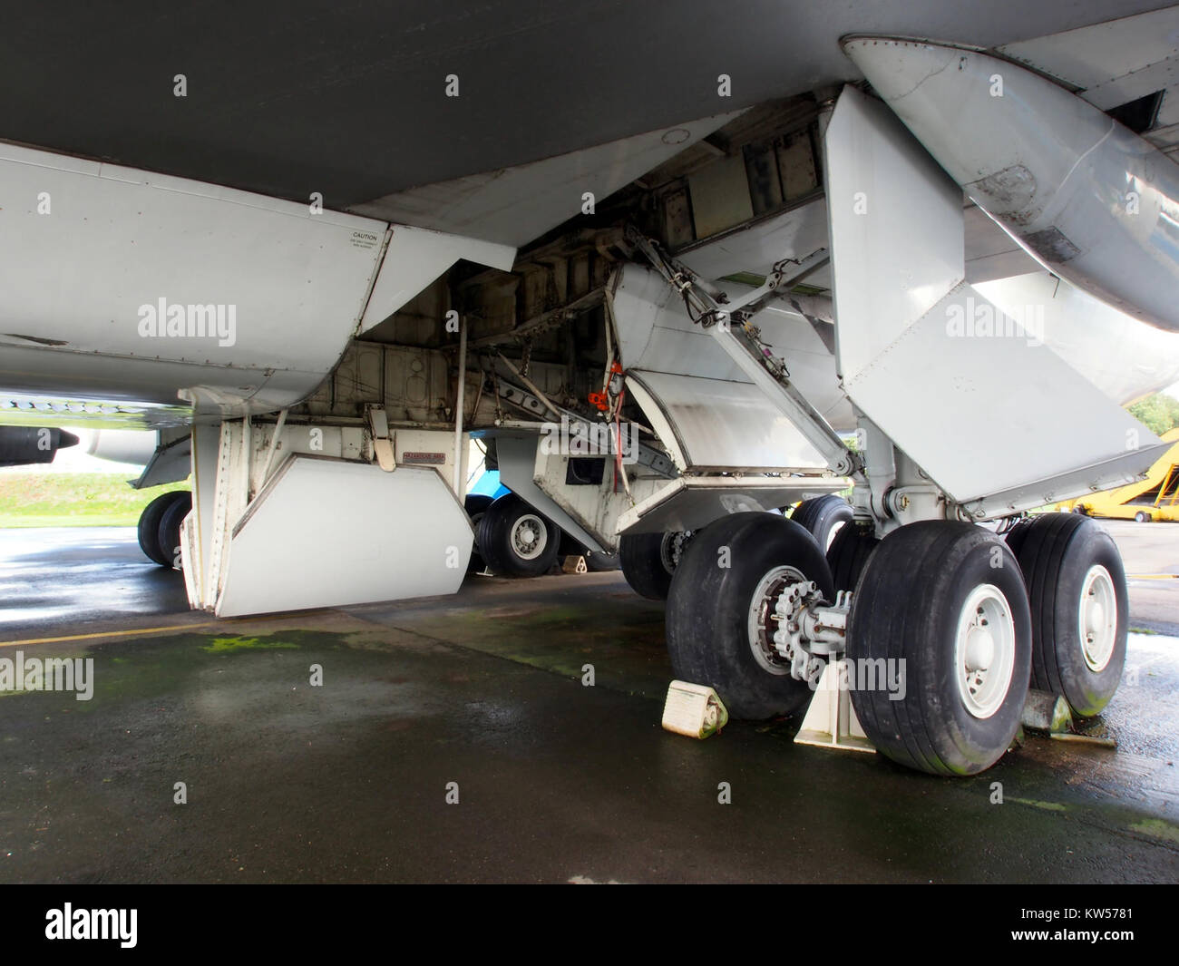 This image displays the main landing gear of a Boeing 747, a large ...